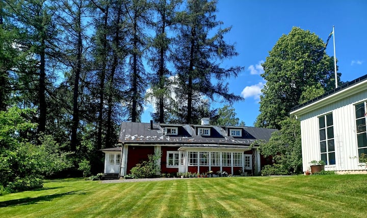 Charmigt Hus Vid Dalälven Och Brunnbäcks Herrgård - Avesta