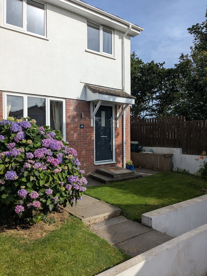 Gorgeous Home Above The Beach - Penryn