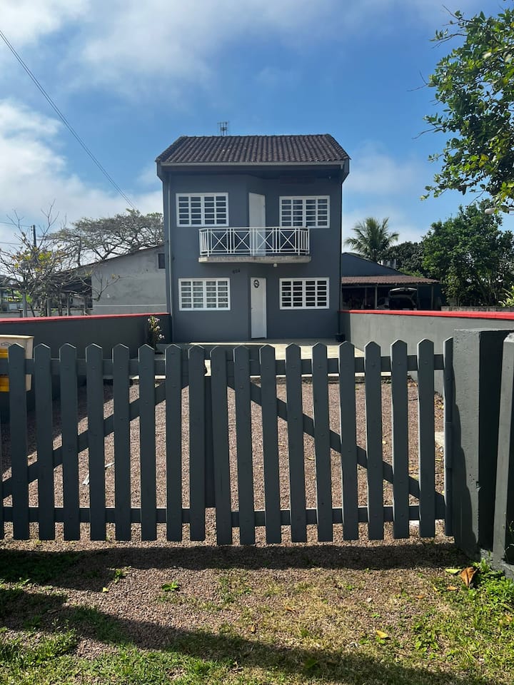 Casa Confortável, Com Pintura Nova, Disponível! - Itapoá