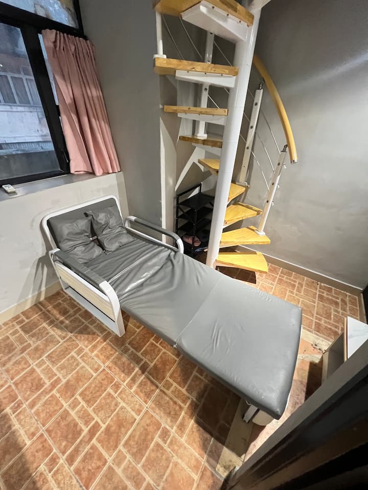 旺角地鐵口全新裝修 福式兩房一廳大房大廳乾淨整潔 - Hong Kong