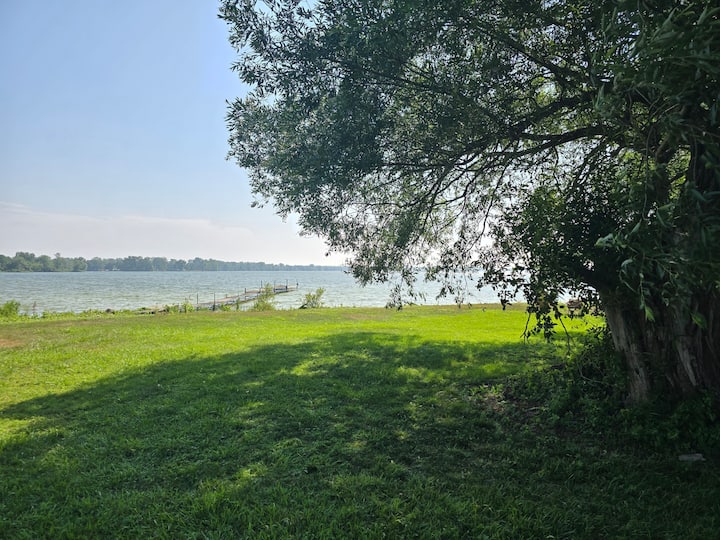 Waterfront Cottage In Pec - Prince Edward