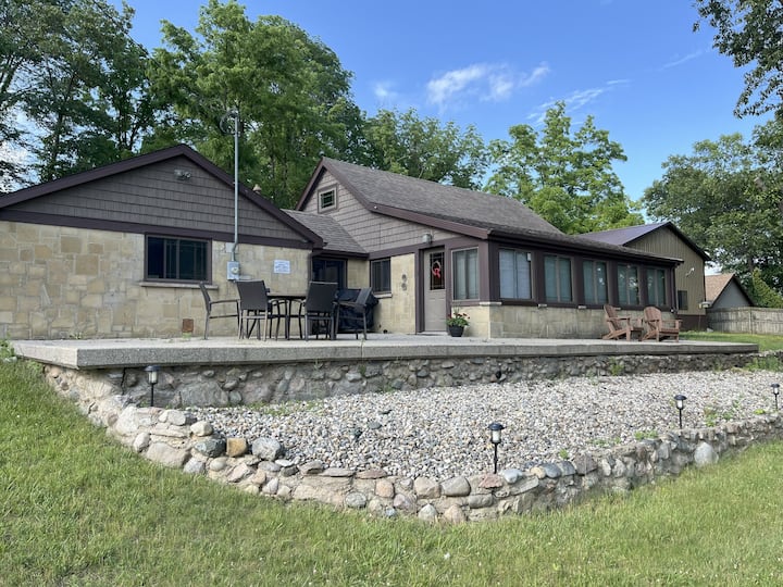 Cabin Retreat Near Sand Lake - Faster Horses