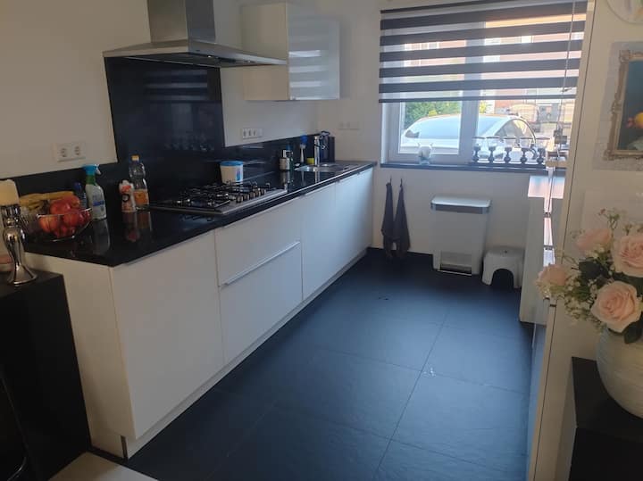 Hoekwoning Met Tuin & Dakterras - Zoetermeer