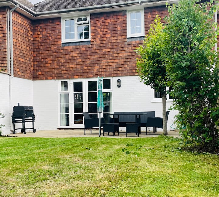 3 Bed Family Home With Garden & Parking In Village - Kent