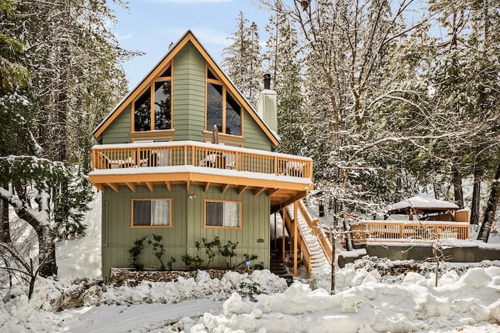 Luxury A-frame + Hot Tub + Walk To Lake + Game Rm - Lake Arrowhead, CA
