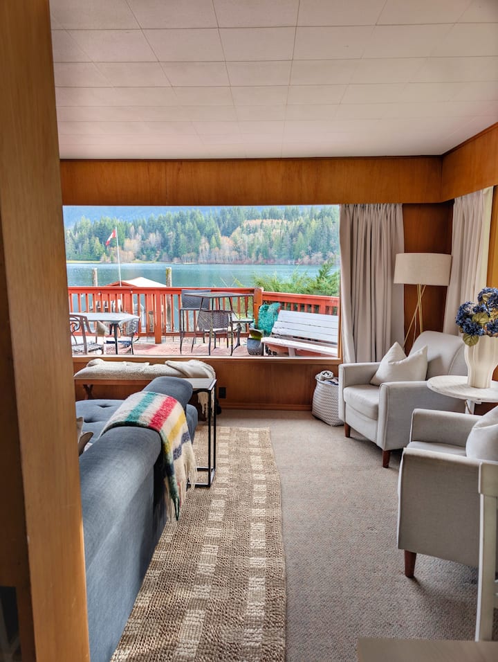 Wake & Lake | Lakefront Sauna & Spa - Lake Cowichan
