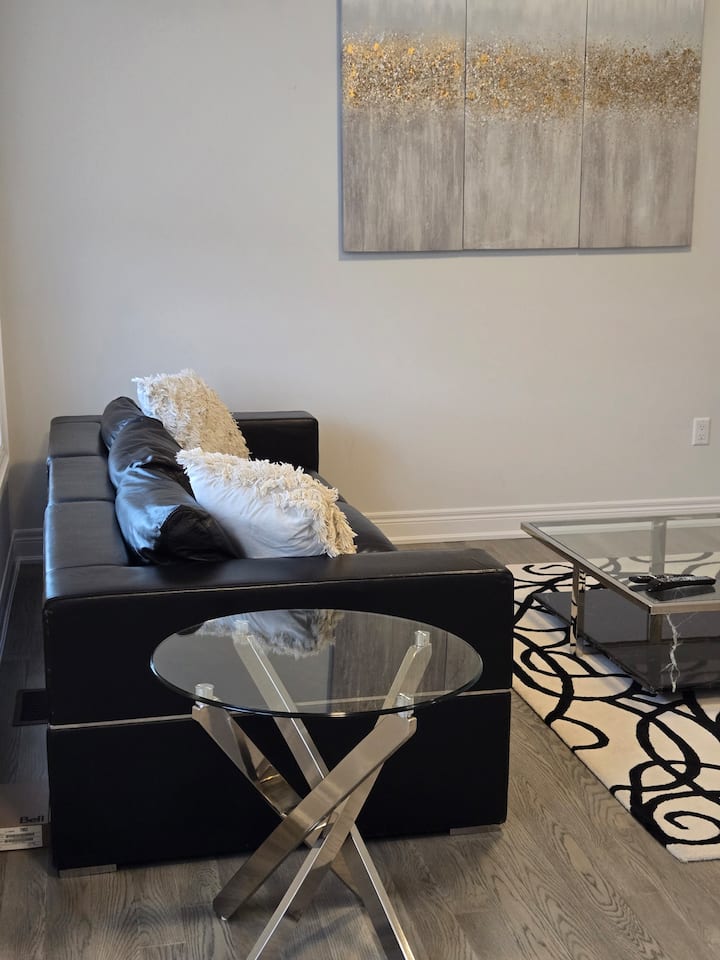 Brand New 4 Bedroom Home, Free Parking -Oakville - Oakville