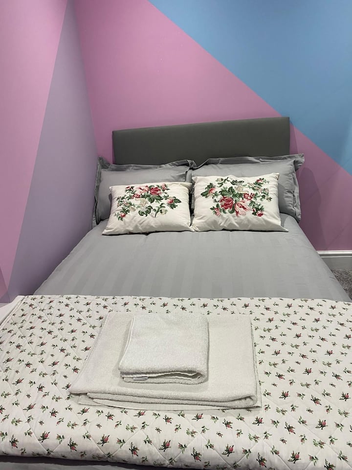 Double Bedroom Chatham Me5 - Chatham, Kent
