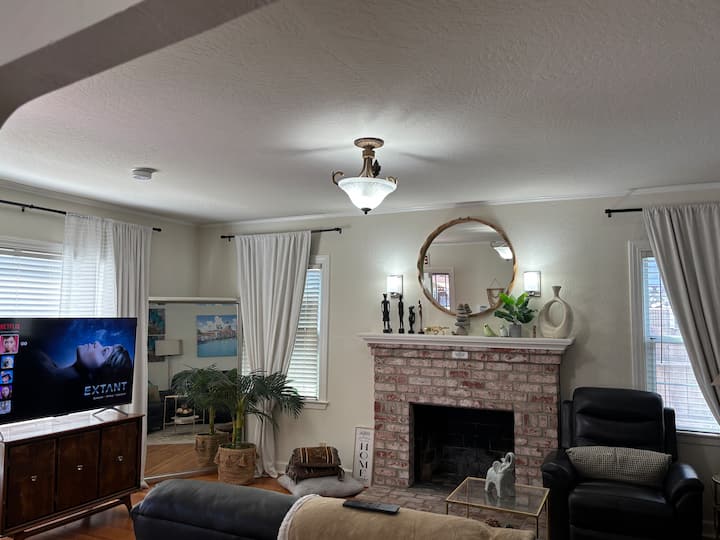 Beautiful, Spacious Centrally Located Home - Stockton, CA