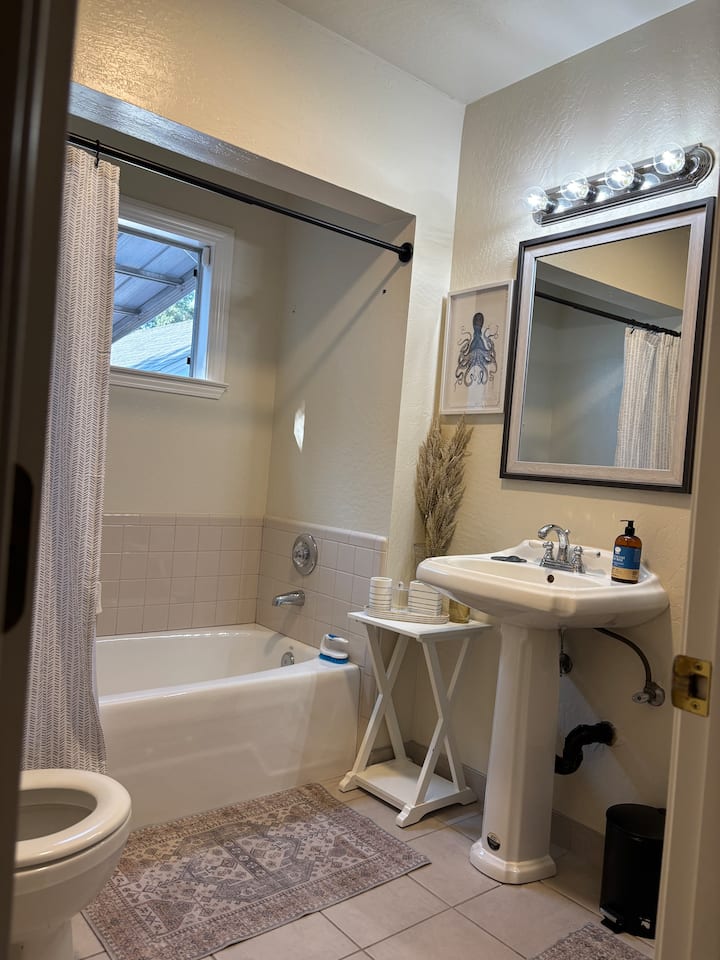 Beautiful, Spacious Centrally Located Home - Stockton, CA