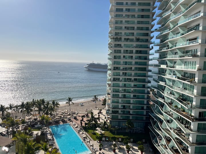 Celebra La Vida Frente Al Mar, En Icon - Puerto Vallarta