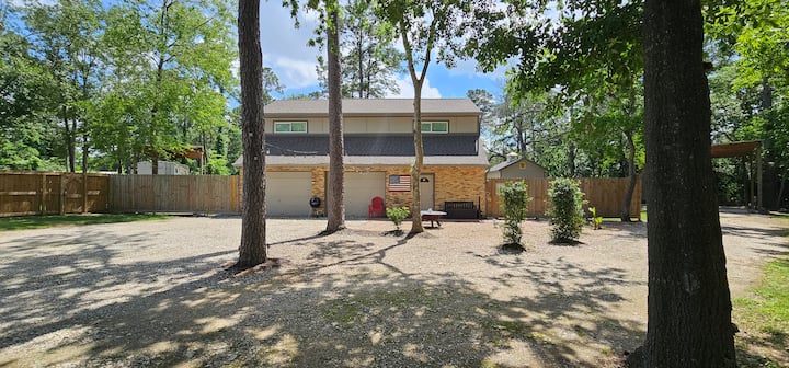 Secluded One Bedroom Home - Humble, TX