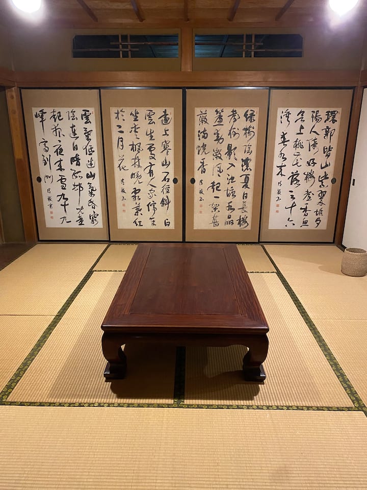 民泊 深戸城下陣屋。
静かな田舎、眺望良好な再生古民家。
深戸駅へ徒歩2分、郡上八幡まで2駅です。 - 美濃市