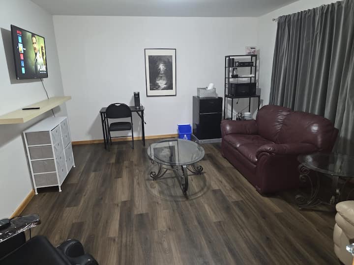 Spacious Private Guest Suite|bedroom, Bath &Lounge - Inuvik