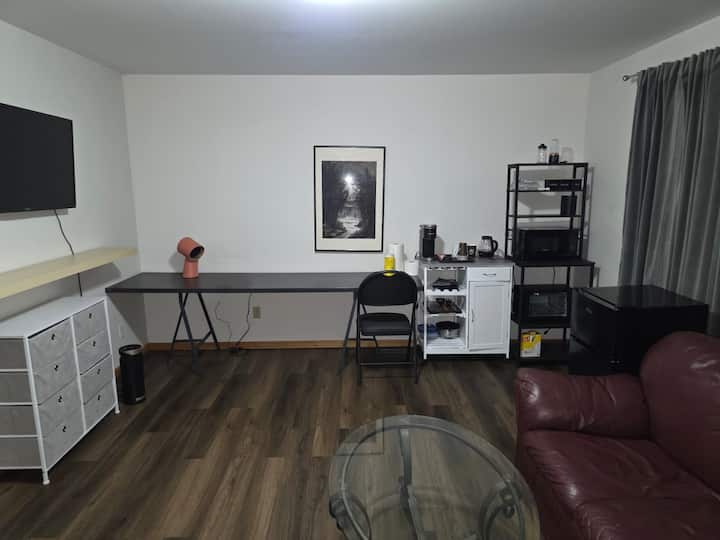 Spacious Private Guest Suite|bedroom, Bath &Lounge - Inuvik