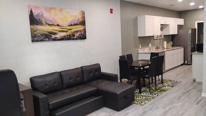 Blue 202 Luxury, 2 Mins From Sfa, Center City Nac - Nacogdoches, TX