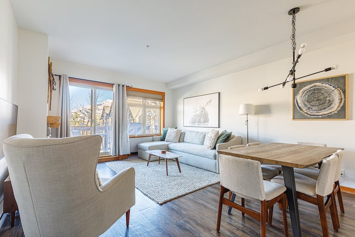 Ridgeview Retreat - Family Fun/pool & Hot Tub - Canmore