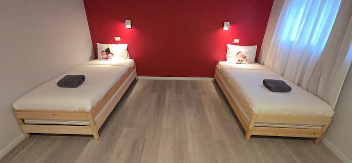 Giant Private Room With Style - Cairns