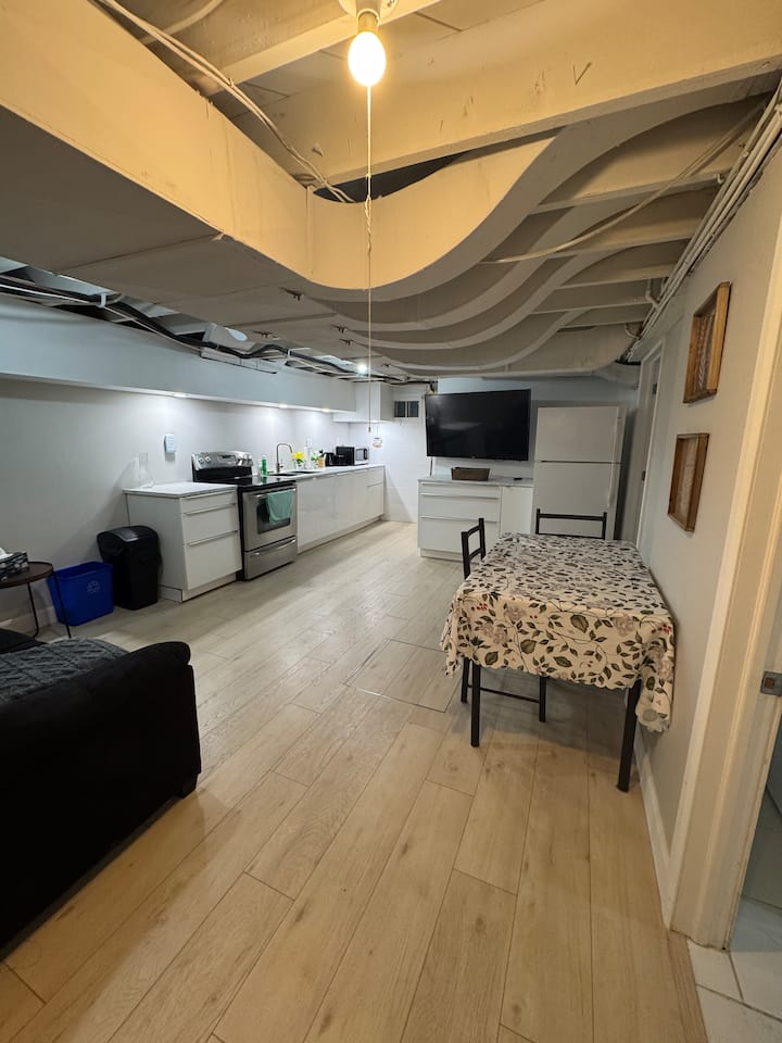 Charming 1br + Den Apt Retreat - Timmins