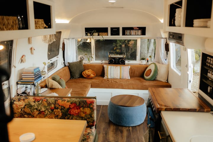 The Silverbird - Vintage 1986 Airstream With Views - California