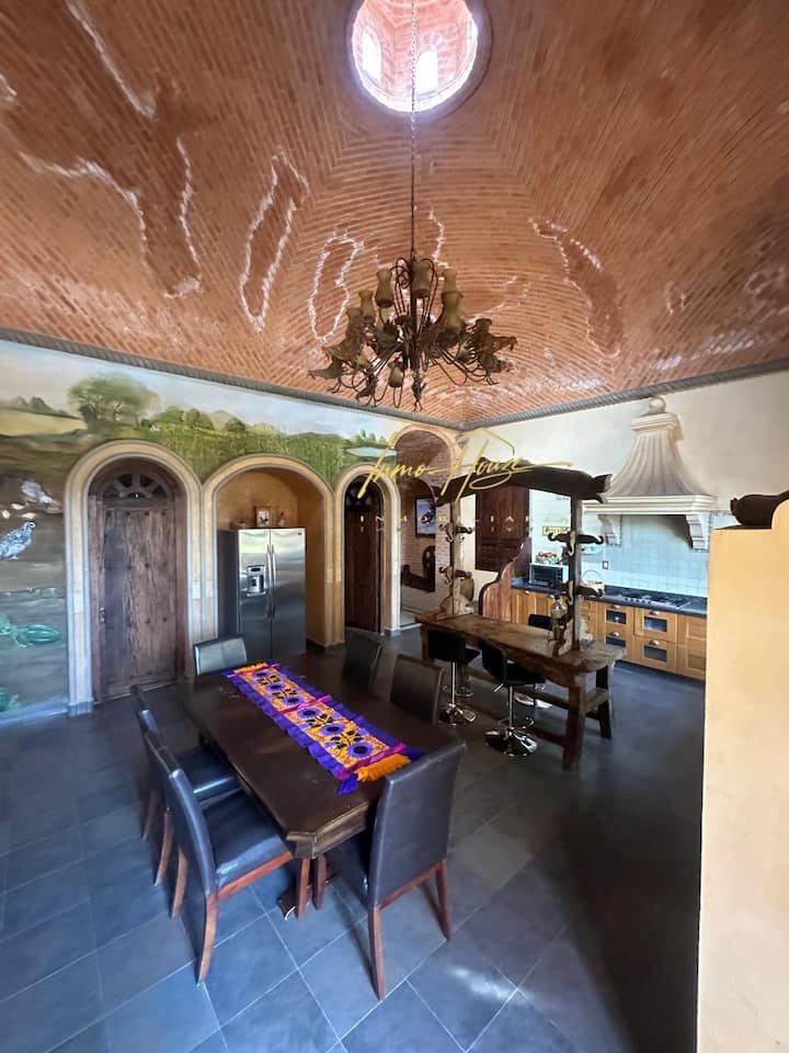 Hermosa Hacienda - León