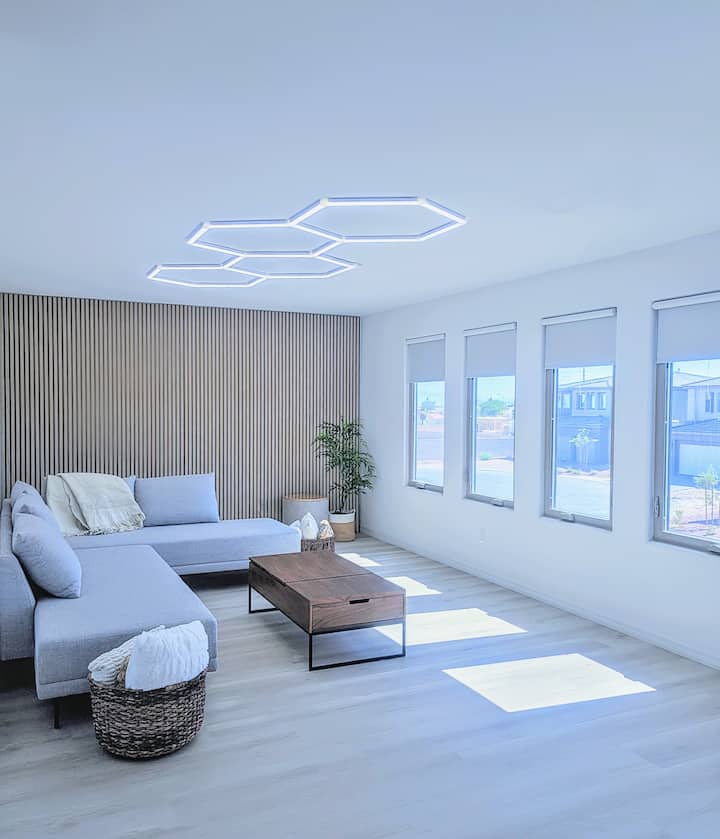 Huge Modern Relaxing Spacious Master Suite - Las Vegas