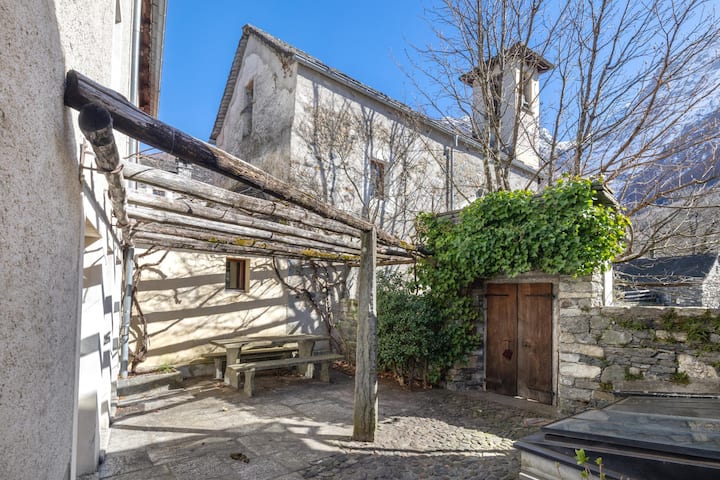 Beautifully Renovated Rustico Casa Rossa - Santa Maria Maggiore