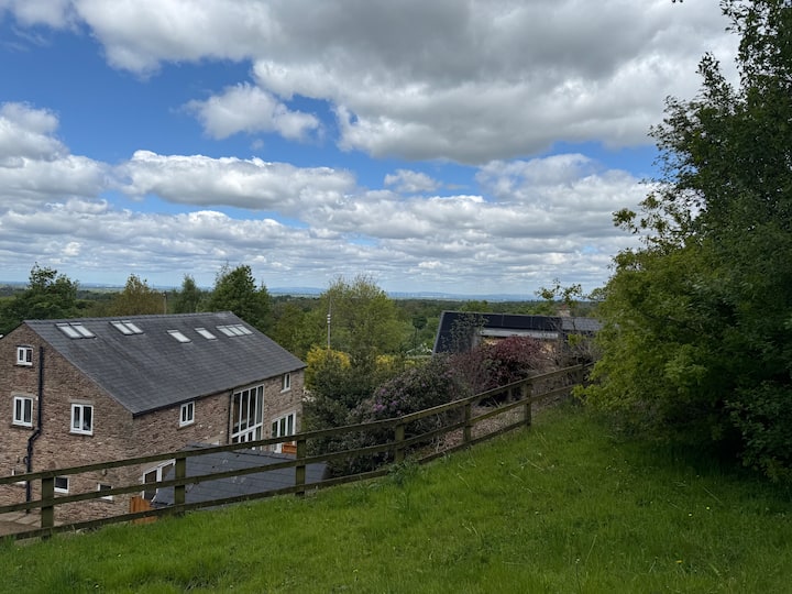 Entire House In Rural Location Over 3000 Sq Foot - Macclesfield