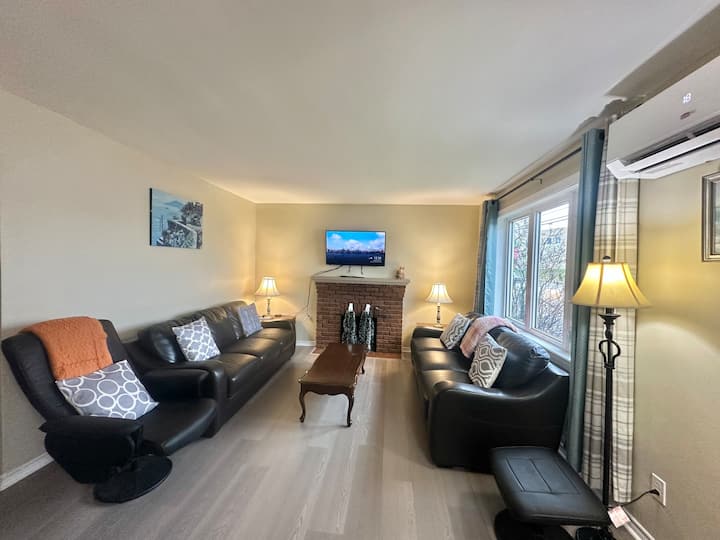 Central Urban House• Clean• Parking• Ac• Fast Wifi - Moncton