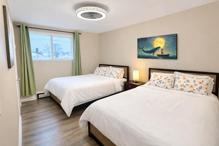 Central Located Home| Clean• Fast Wifi• Parking - Moncton