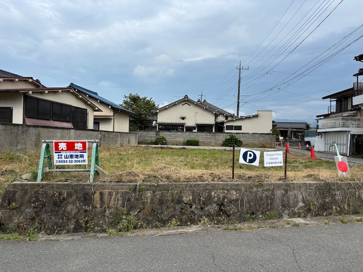 【1〜4名個室】葡萄とワインの郷、塩山で。レトロなゲストハウス。room3：銀河鉄道が見える部屋 - Yamanashi