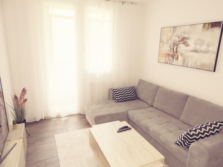 Onyx Apartment – Central With Balcony & Parking - Ljubljana
