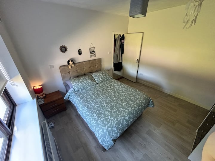Cosy Flat, 10m Drive To The City - Cork