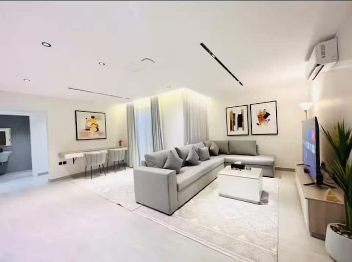 شقة B26 بتأثيث فندقي ودخول ذاتي - Riyadh