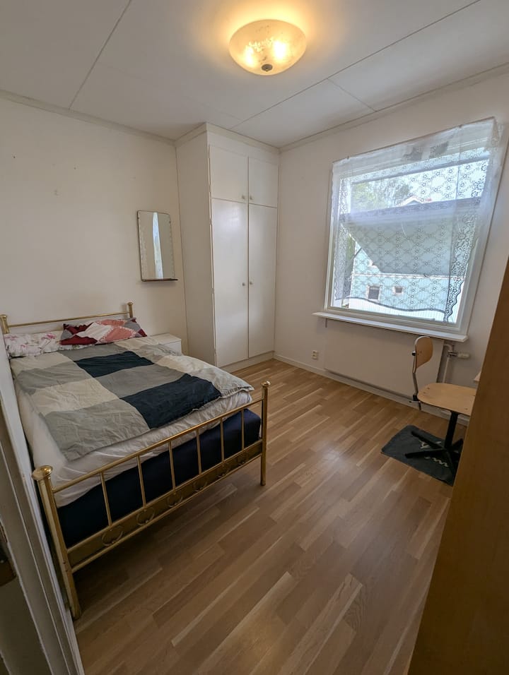Litet Privat Rum Med Lås, Ca 20 Min Till Centrum - Göteborg