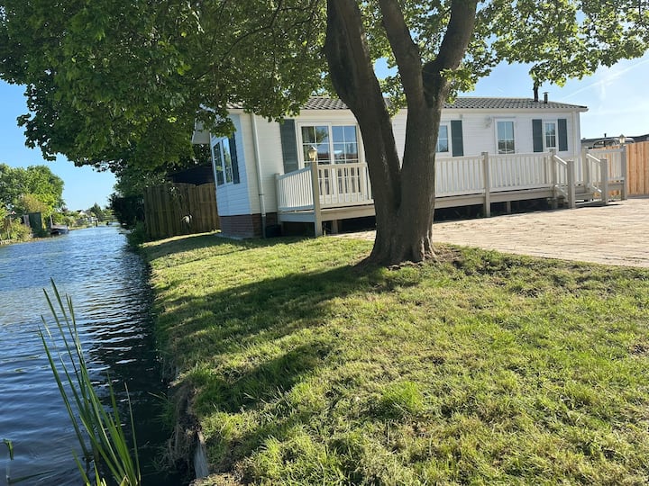 Gezellig Chalet Aan Het Water - Hoorn