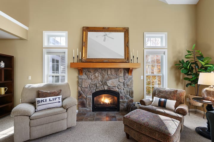 Mountainside Condo W/ Private Access To Ski Slope - Pontoosuc Lake, MA