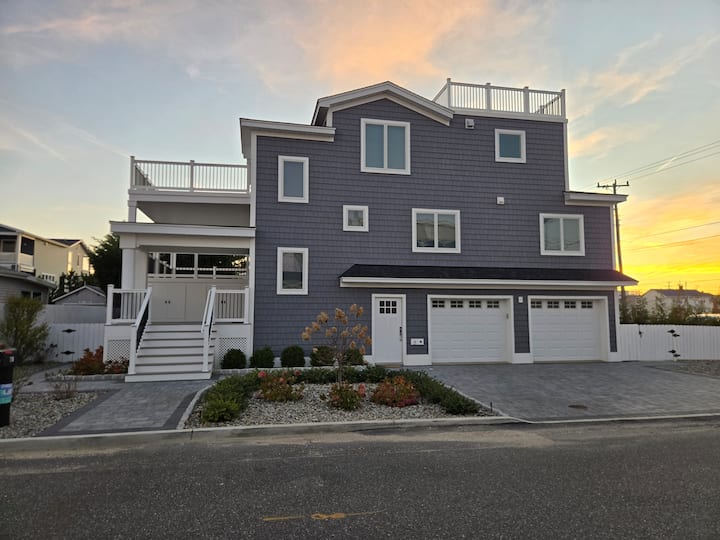 Gorgeous Ocean Block 1 Family Ocean & Bay Views - Surf City, NJ