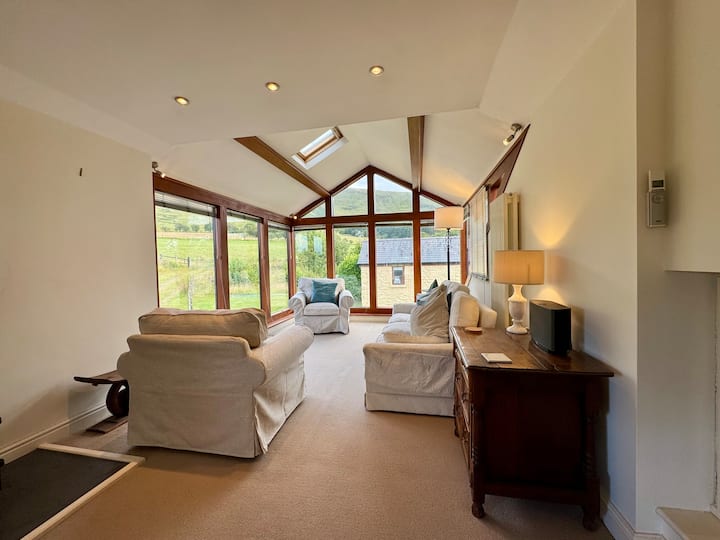 Family Farmhouse On Working Farm - Brecon