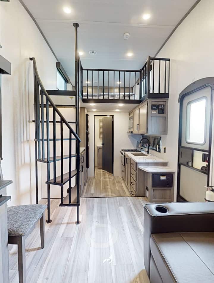 Graceful Escapes. Regal Rides - Bonaire, GA