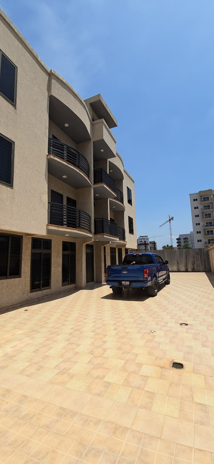 Spacious 2 Bedroom By Gallery - Accra