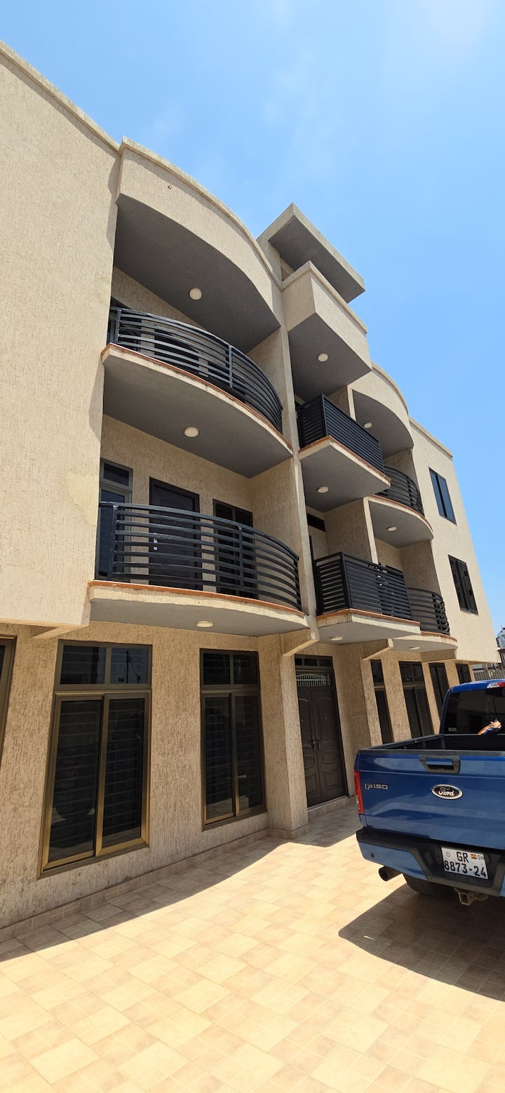 Modern  2 Bedroom In The Heart Of East Legon - Accra