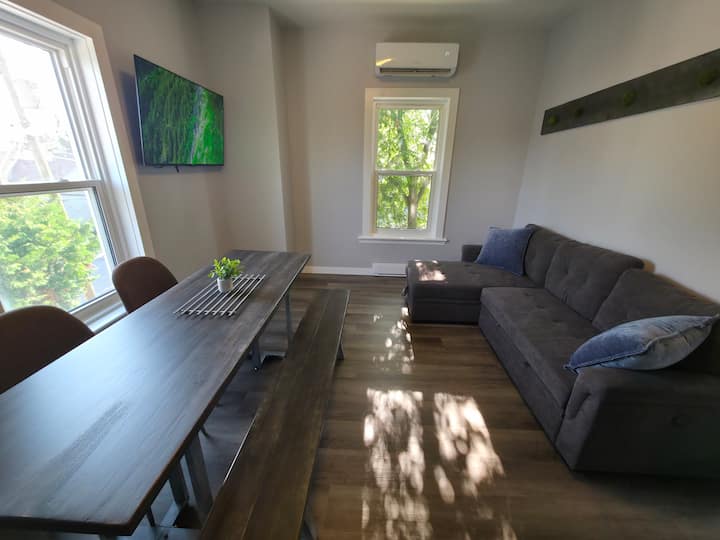 Modern Sun-filled 2nd Story - Orillia