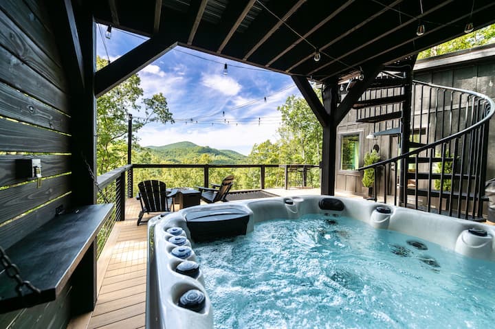 New! Owltown Overlook Couples Only Tiny House - Blairsville, GA