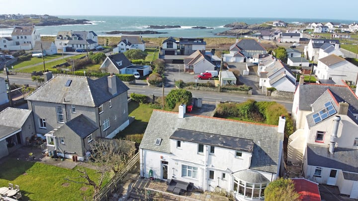 Penmorfa -4 Bed-3 Bath-coastal Retreat Sleeps 9 - Trearddur Bay