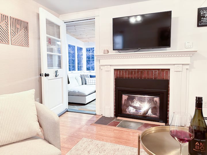 Stylish 2br Retreat W/ Sunroom Near Gunstock - Alton, NH