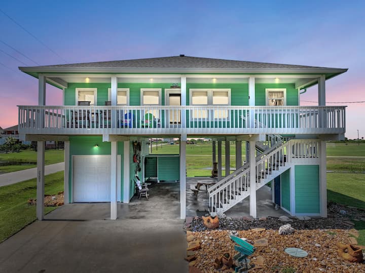 Walk To Beach | 3br | King | Wd | Wifi - Crystal Beach, TX