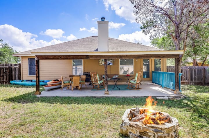 Buckhorn Bungalow-epic Backyard! - Lakeway, TX