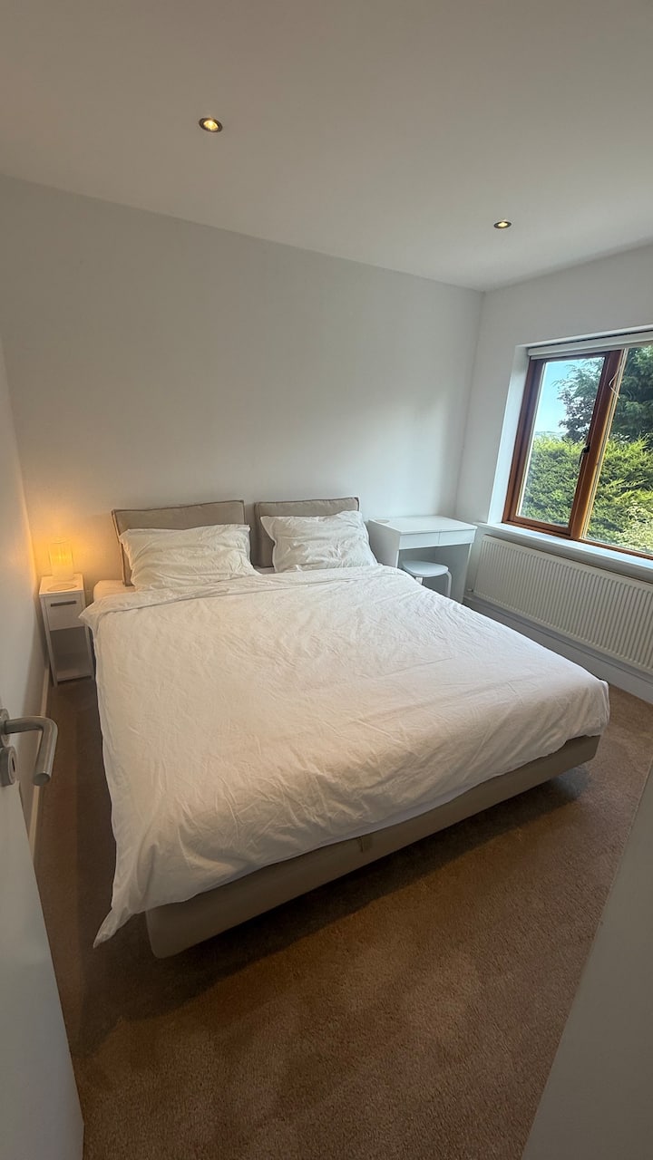 Peaceful En-suite Double Room Beside Park - Bray