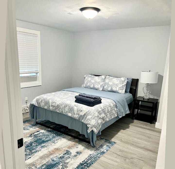 Private 1 Br | Room Azure - New Britain, CT